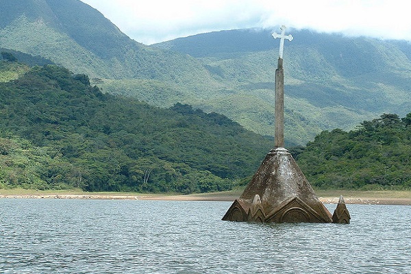 The Most Haunting Images of Churches in the World Drowned in Manmade ...