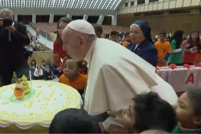 Pope Francis Celebrates 82nd Birthday with Cake with Children from the ...