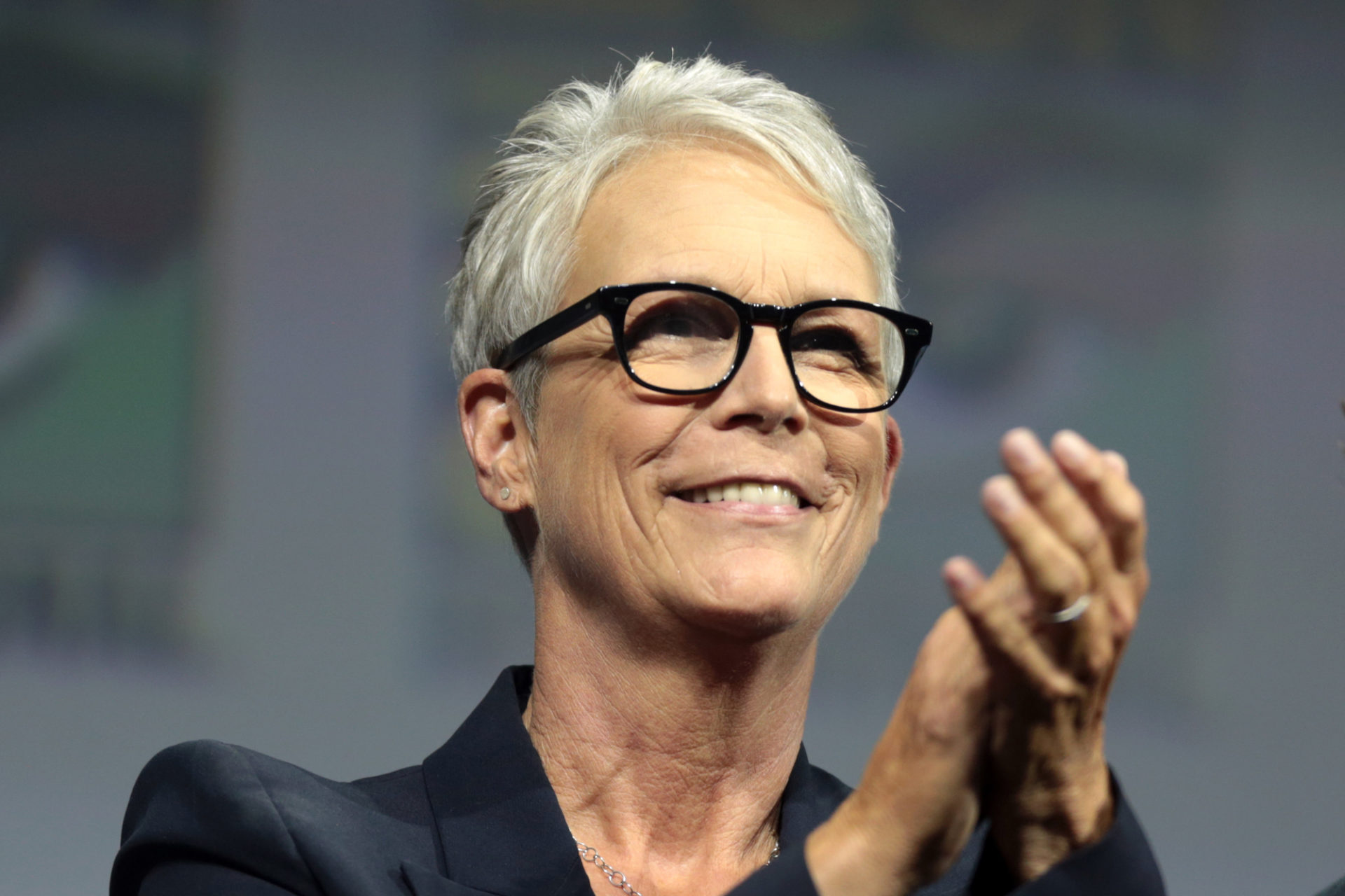 Jamie Lee Curtis Takes a Stand Against Kanye West’s Antisemitic Tweet ...