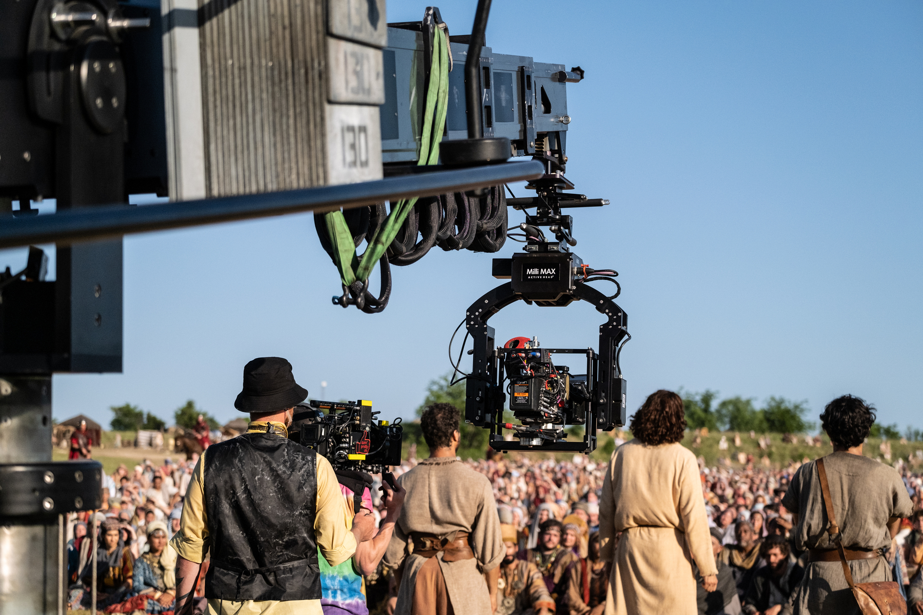 S3-still-Feeding-the-5000-Filming-Simon-Z-Jesus-Big-James-sized - World ...